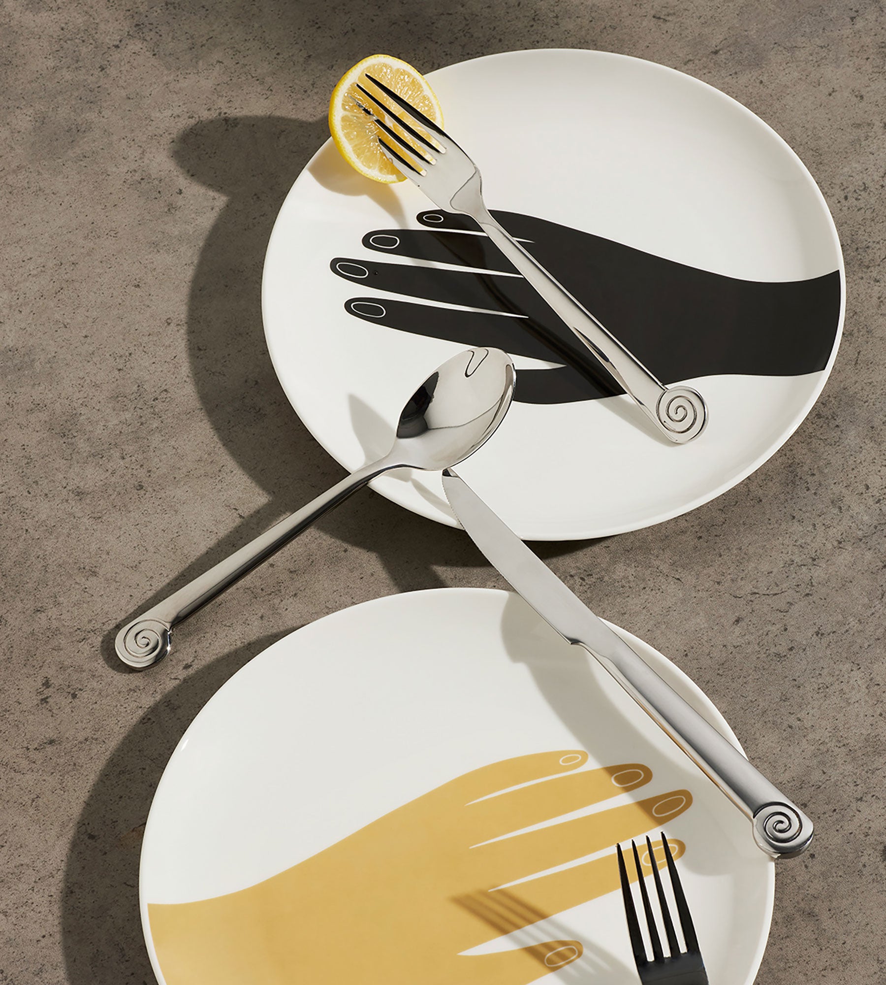 Les Mains Dinner Plates - Black (set of 2) by Maison Balzac – Mecque